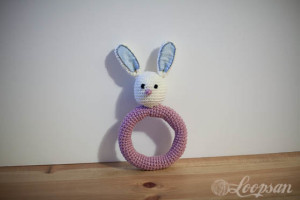 Brini - The bunny rattle Free pattern - Loopsan Crochet Blog